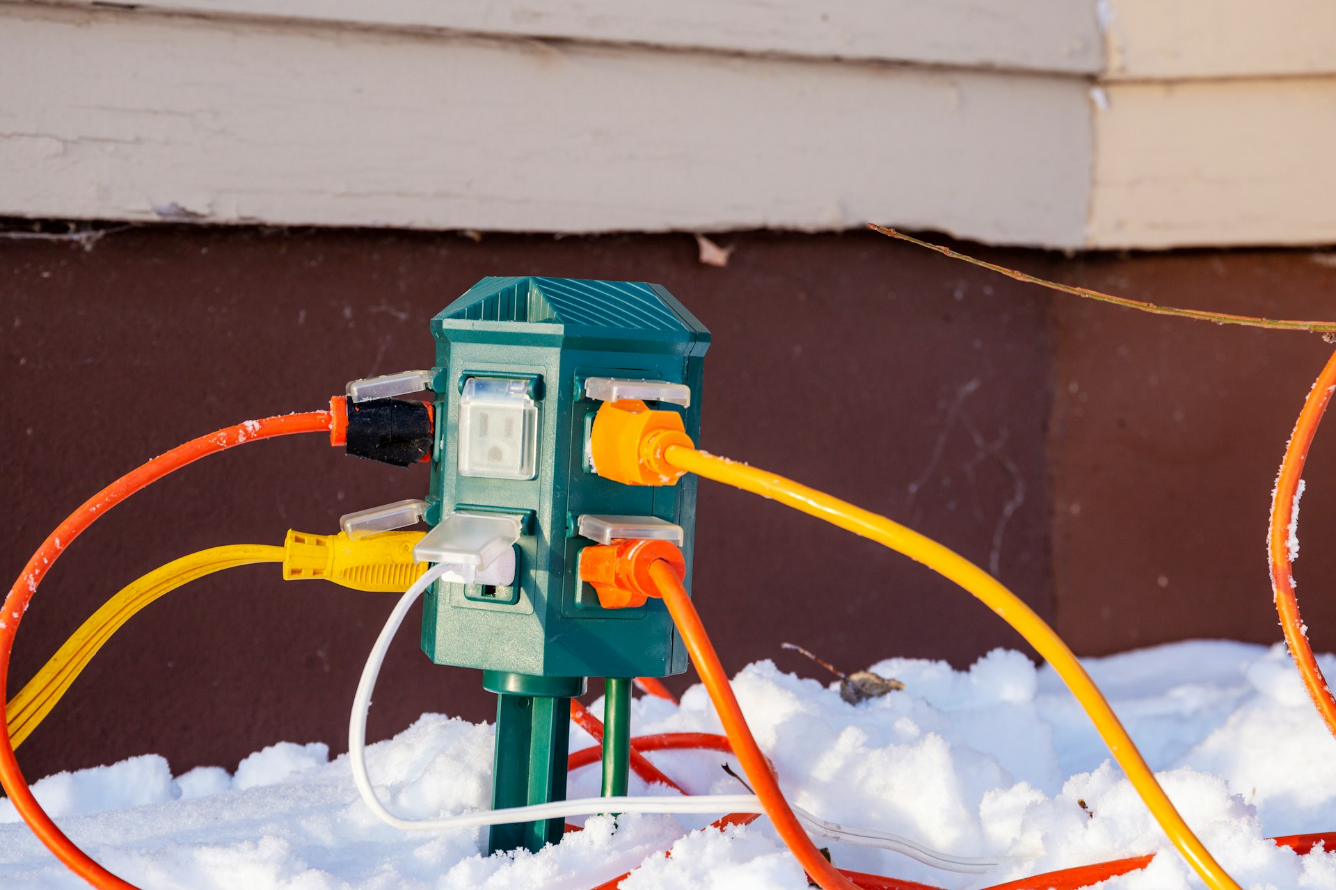 Choose the Best Outdoor Electrical Outlets & Covers in 2025