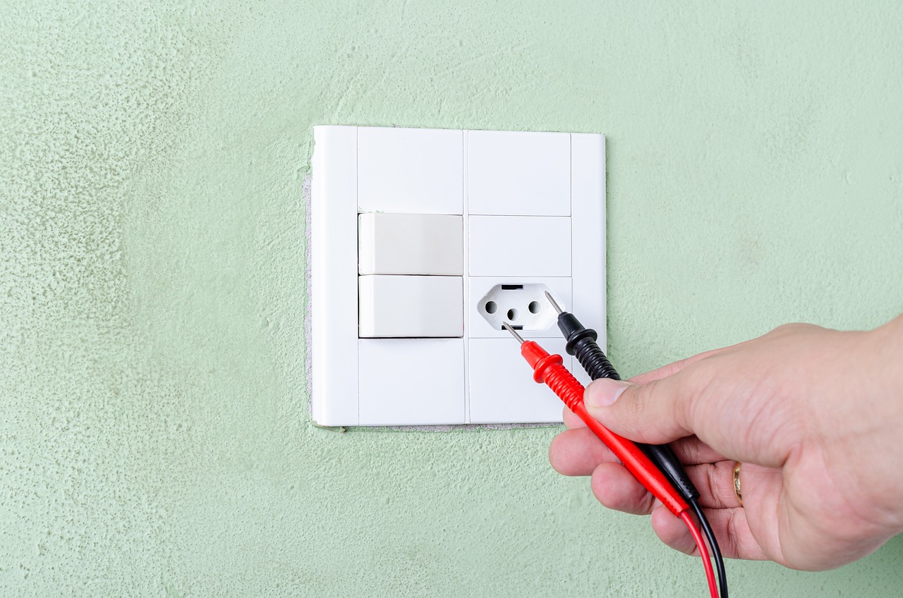 Fix Loose Outlets: B&M Electric's Safety Guide (2025)